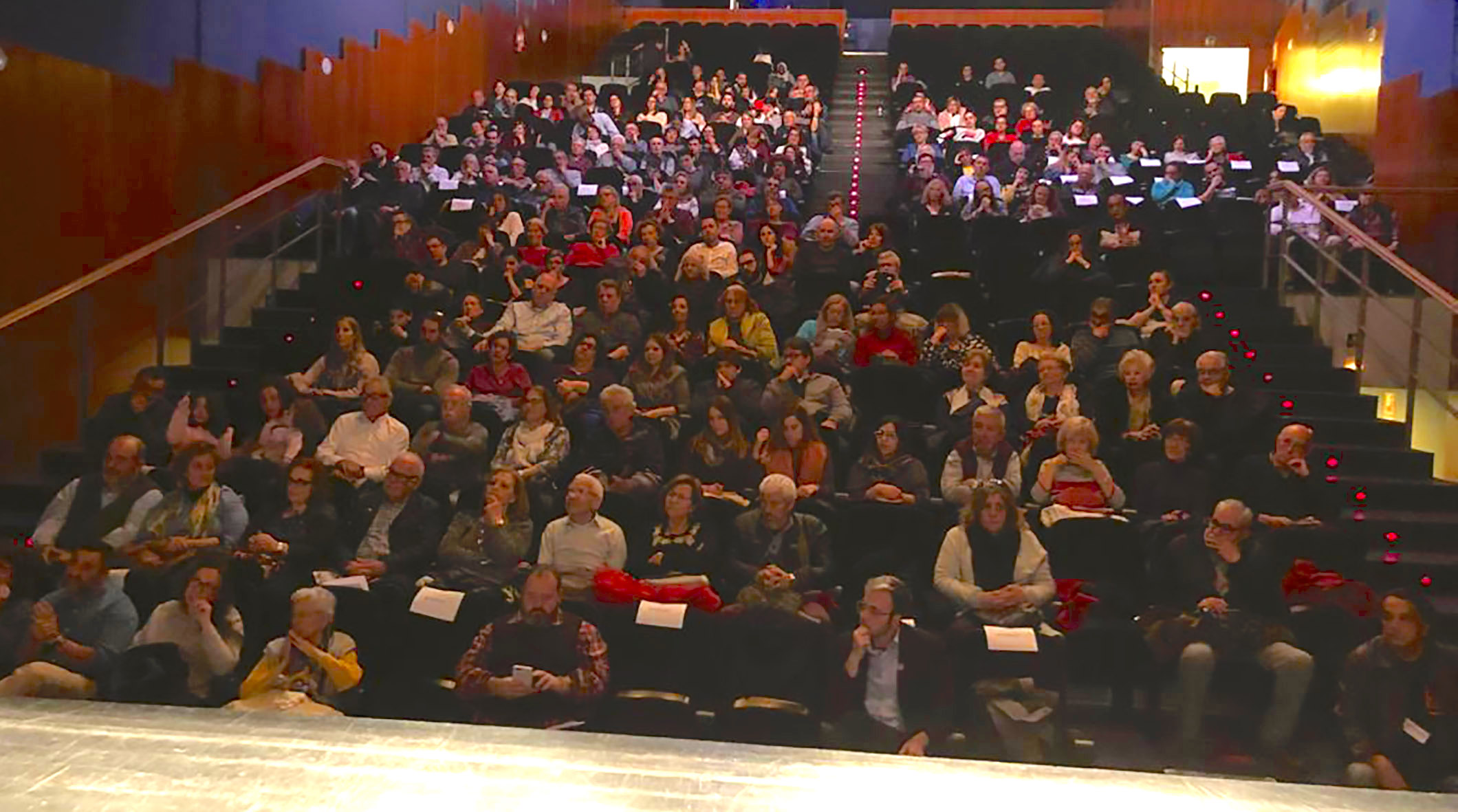 La candidatura de Blanes en Comú-Podem se presentó en el Teatro ...